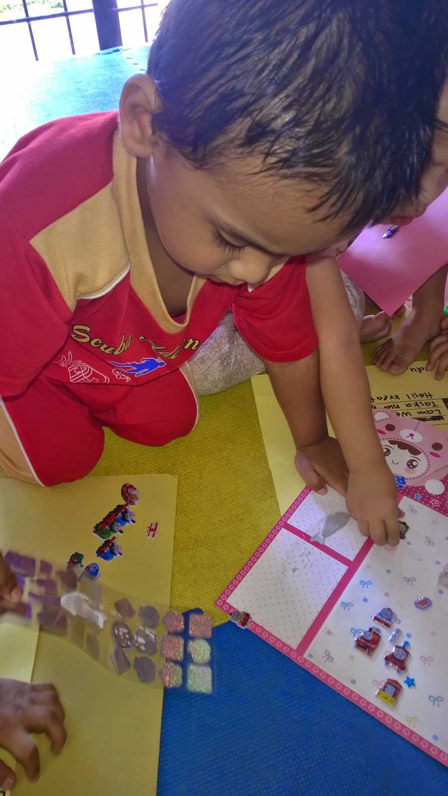 BISMILLAH: AKTIVITI PLAYGROUP-MELEKAT STICKER PADA FAIL